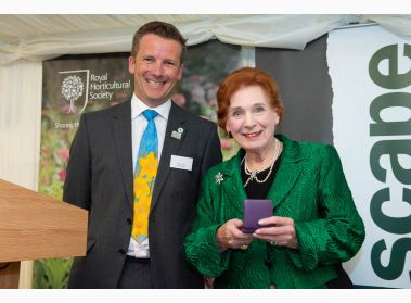 Gardenforum News - People - HTA Pearson Medal awarded to Baroness Fookes