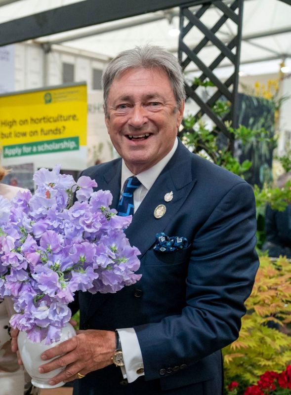 Gardenforum News - People - CBE for Alan Titchmarsh in NY Honours