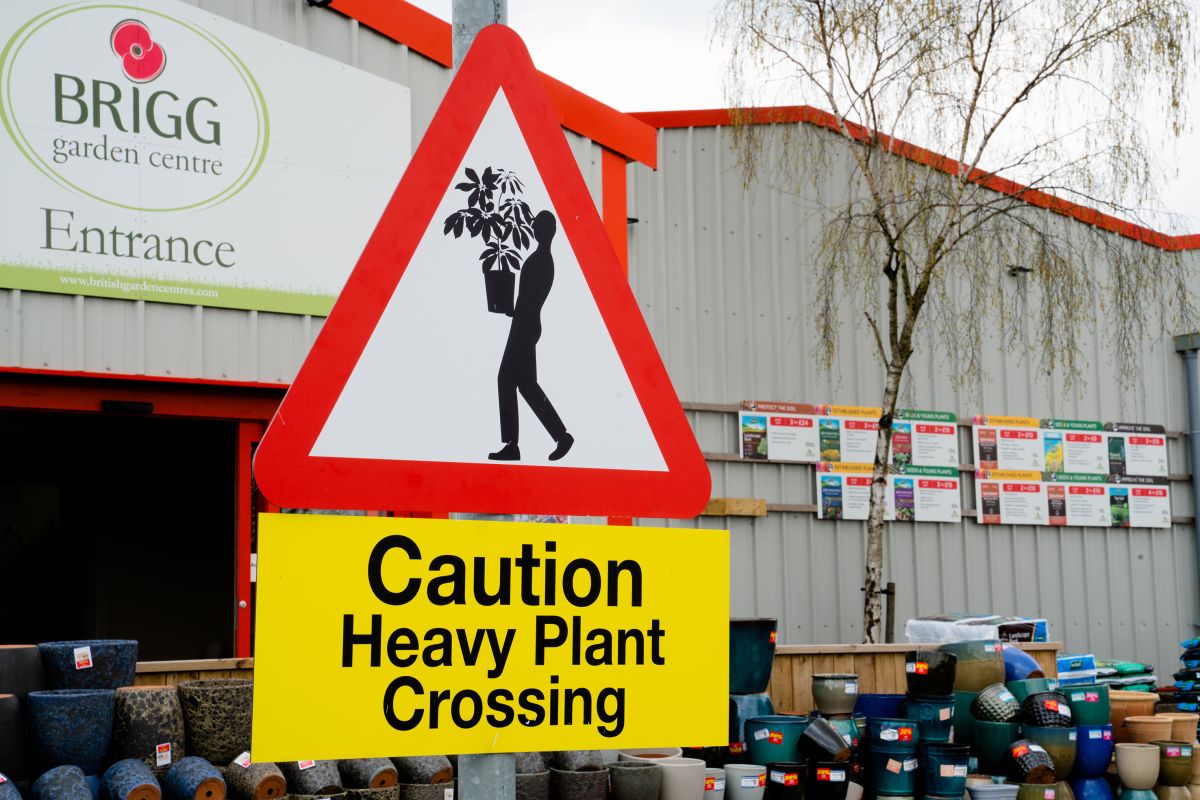 Gardenforum News - Company - Heavy Plant Crossing