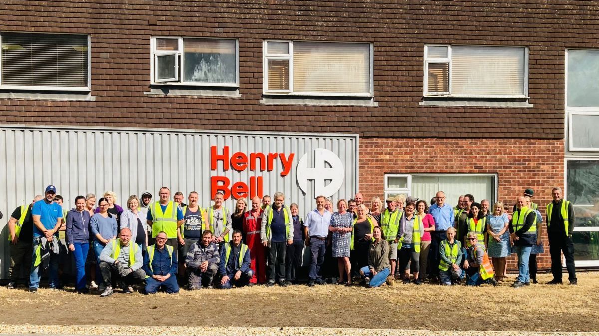 Gardenforum News - People - Celebrating long service at Henry Bell & Co
