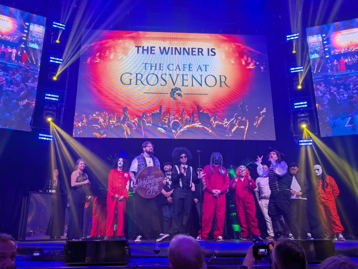 Gardenforum Headlines - Blue Diamond rocks at the Roundhouse