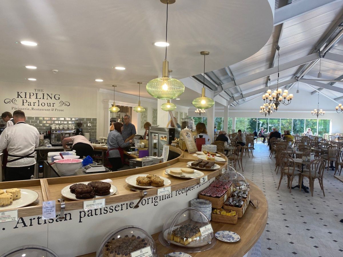 Gardenforum News - Company - Blue Diamond opens new restaurant at Wilton GC